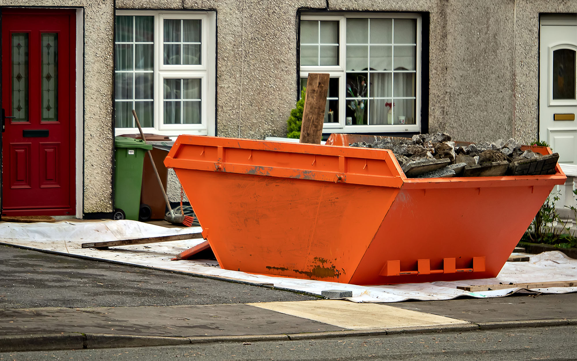 How Dump Boxes Improve Construction Site Safety | BOXHaul