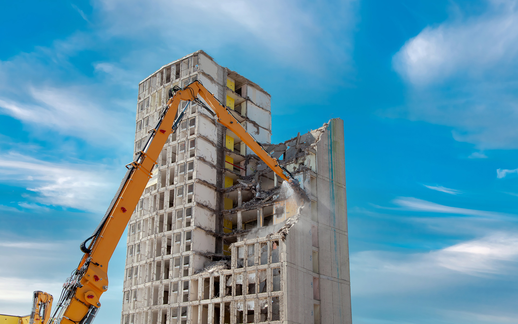 How Dump Boxes Simplify High-Rise Demolition Projects
